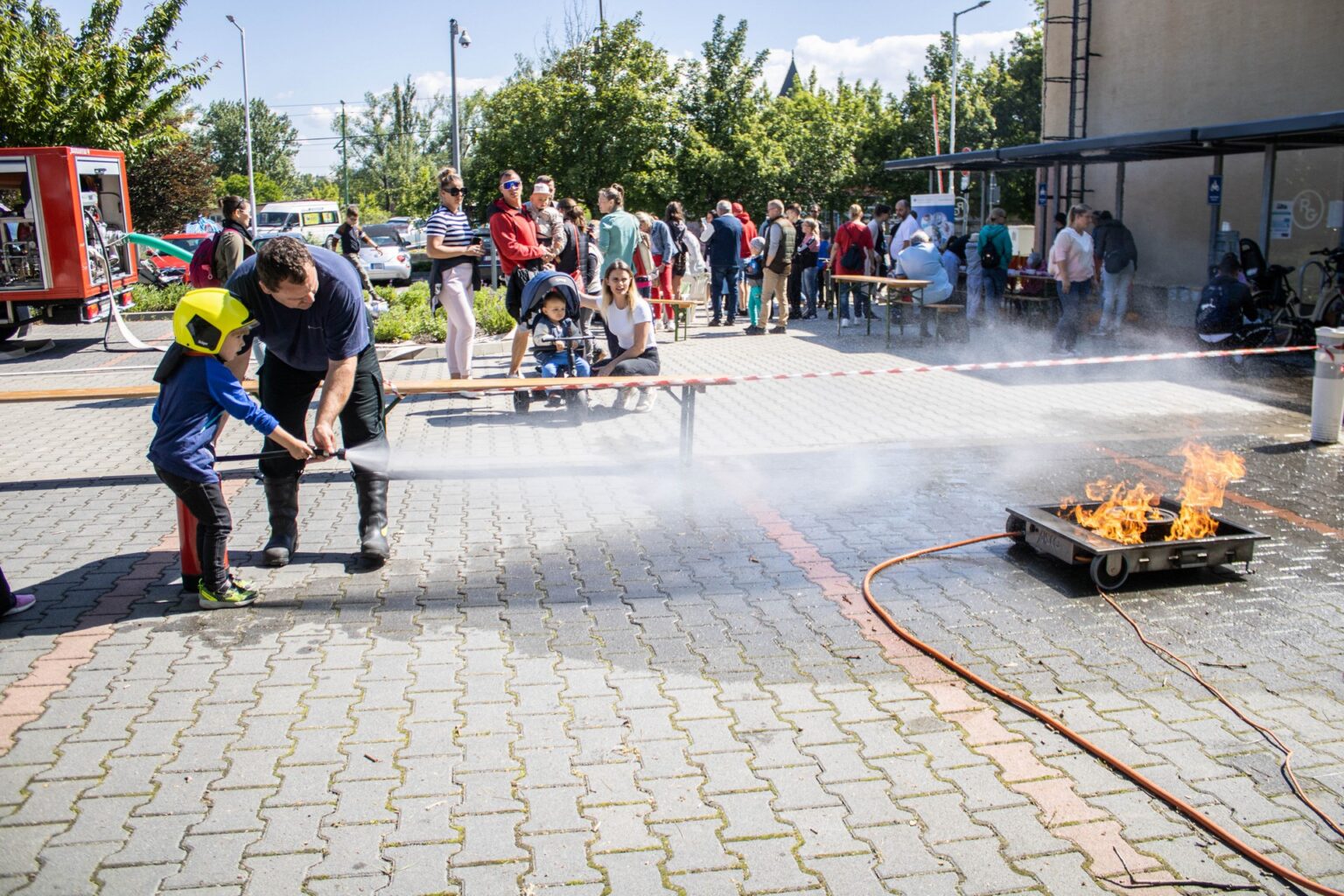 Kéklámpás nap Pilisjászfalun – testközelből ismerheted meg a hétköznapi ...